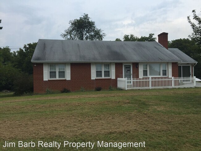 3 br, 1.5 bath House - 1515 Fairgrounds Road - 1515 Fairground Rd Front ...