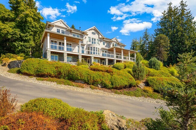 A Lake Sammamish Estate Like No Other - 3202 E Lake Sammamish Pkwy NE ...