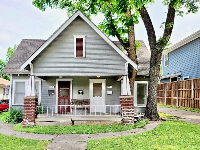 Cute 1/1 Duplex near Lakewood Shopping Center - 6109 Richmond Ave ...