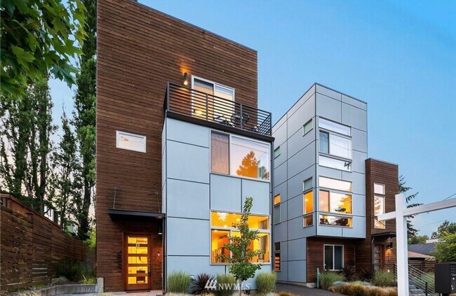 Welcome Home 3 bd 2.5 ba - West Seattle To... - 2838 SW Genesee St ...