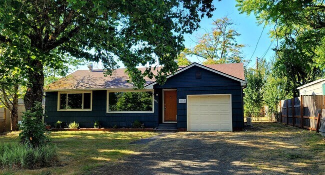 Cottage Style Home in Springfield - 2658 J St Springfield OR 97477 ...