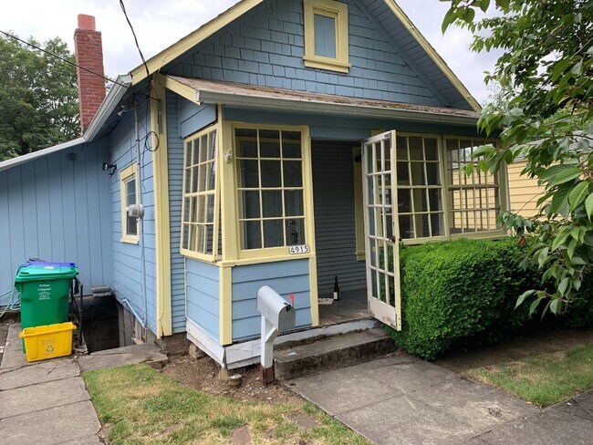 Adorable Cottage Style Home Near Reed Coll... - 4915 SE 38th Ave ...