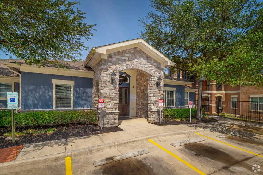 Tigoni Villas - 1527 W Sunshine Dr San Antonio TX 78228 | Apartment Finder