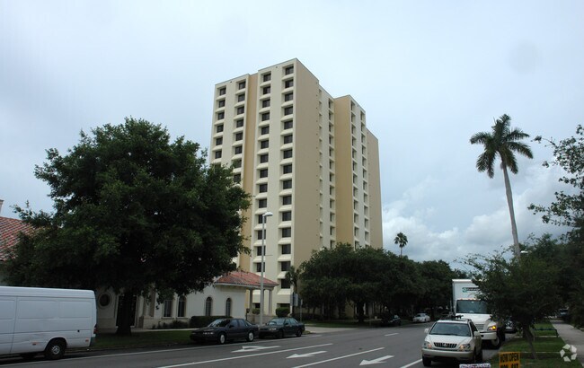 Peterborough Apartments - 440 4th Ave N Saint Petersburg FL 33701 ...