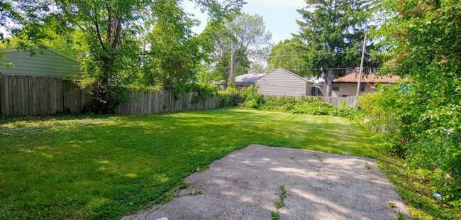 7032 W Mill Rd - 7032 W Mill Rd Milwaukee WI 53218 | Apartment Finder