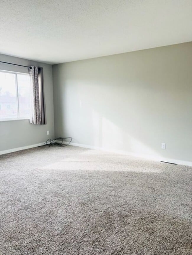 NEW APPLIANCES*** 5 Bedroom on a large corner lot in the heart of ...