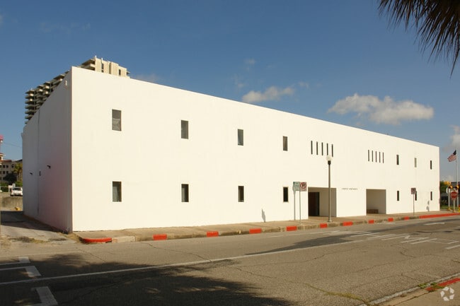 Ronjon V - 201 S Chaparral St Corpus Christi TX 78401 | Apartment Finder