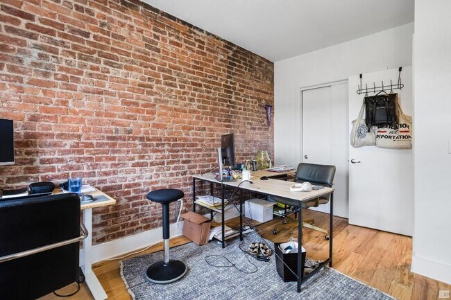 A 2 bedroom in the heart of Carroll Garden... - 321 Court St Brooklyn ...