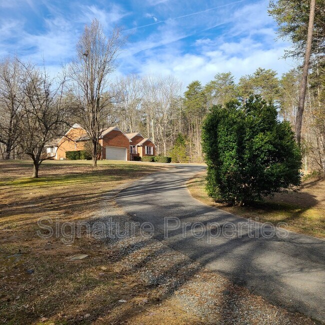 2263 Pony Farm Rd - 2263 Pony Farm Rd Maidens VA 23102 | Apartment Finder