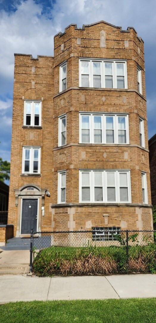 9417 S Laflin St - 9417 S Laflin St Chicago IL 60620 | Apartment Finder