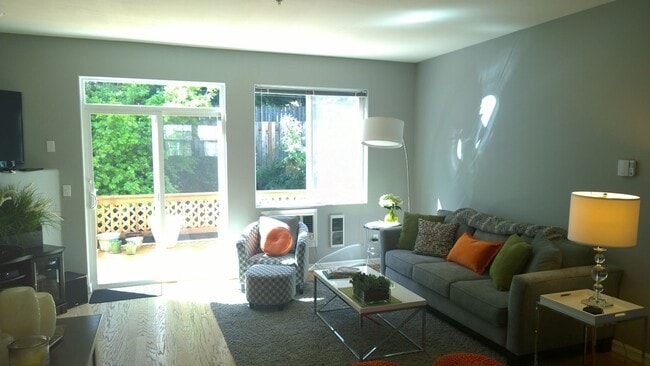 Beautiful Murrayhill Townhome with Dual Primary Suites & Private ...