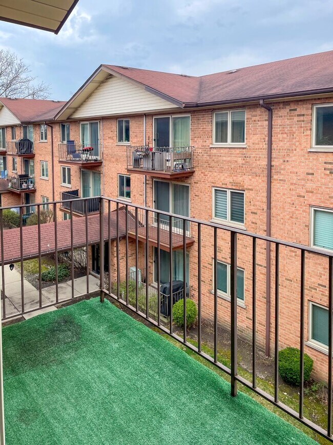 8423 W Gregory St - 8423 W Gregory St Chicago IL 60656 | Apartment Finder