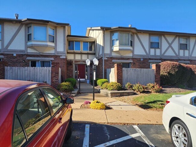 St. Louis County Spacious Condo - 1425 Willow Brook Cove Ct St. Louis ...