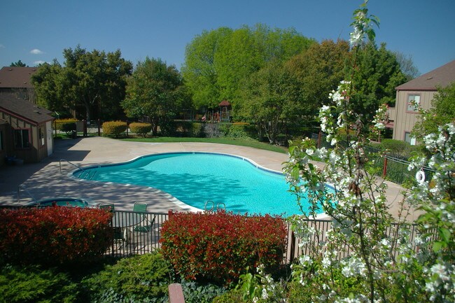 Country Club Villa Apartments - San Jose, CA | Apartment Finder