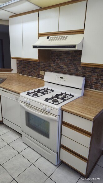 4282 Central Rd - 4282 Central Rd Glenview IL 60025 | Apartment Finder