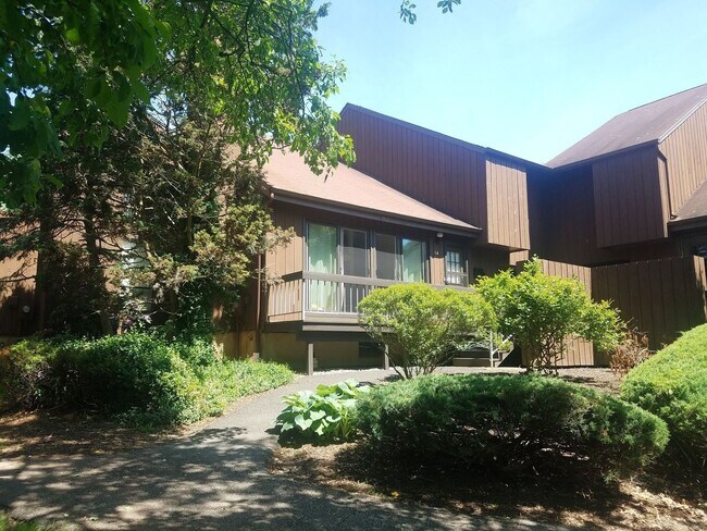 Spacious, updated end-unit townhouse with ... - 508 Auten Rd ...