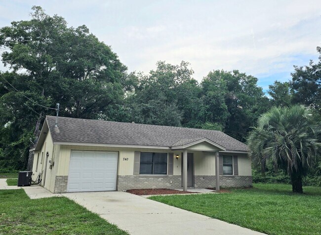 Beautiful 3/2/1 with HUGE patio in Inverne... - 740 N Charles Ave ...