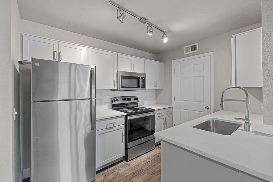 Modena - 815 N 52nd St Phoenix AZ 85008 | Apartment Finder