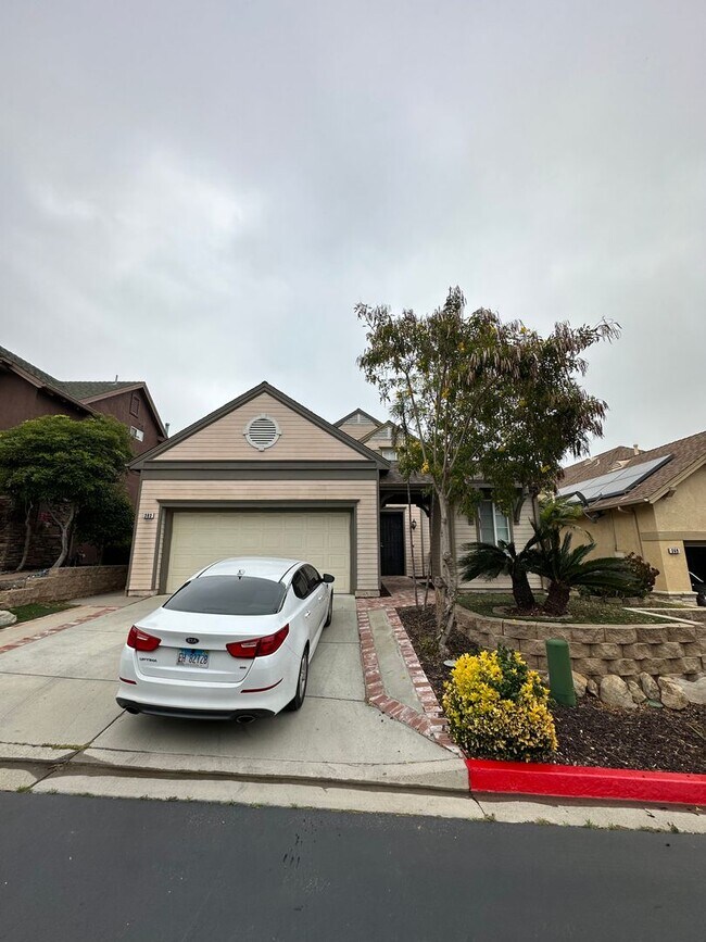 Large House in Fallbrook - 383 Poets Square Fallbrook CA 92028 ...