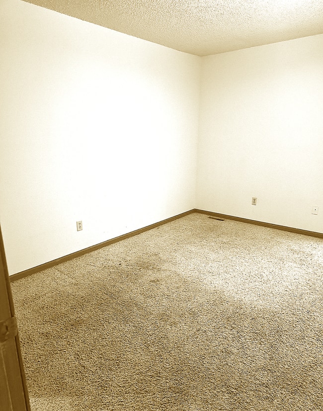 Great 3 Bed 2 Bath 2 Car Garage Split Level Duplex- Pets ok! - 3412 E ...