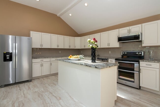 97 Pound Hollow Rd - 97 Pound Hollow Rd Glen Head NY 11545 | Apartment ...