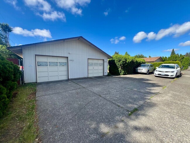 10920-10922 NE Glisan St - 10920-10922 NE Glisan St Portland OR 97220 ...