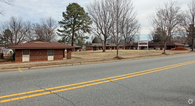 405-411 N Main St - 405-411 N Main St Graham NC 27253 | Apartment Finder