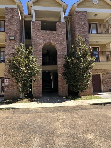 Ridgeway Apartments - 1142 Raymond Rd Jackson MS 39204 | Apartment Finder