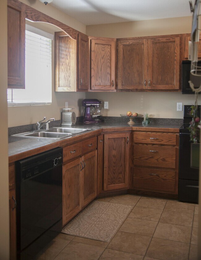 516 Stone Pointe Dr - 516 Stone Pointe Dr Manhattan KS 66503 ...