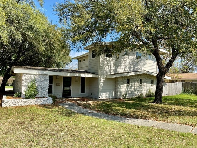 Stunning 4/3 home available in Alamo Heights! - 2011 Edgehill Dr San ...