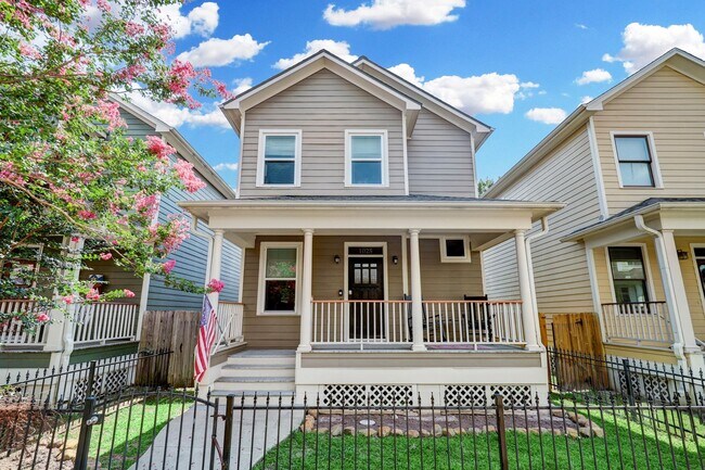 Charming Craftsman-style Home in Shady Acr... - 1025 W 15th 1/2 St ...