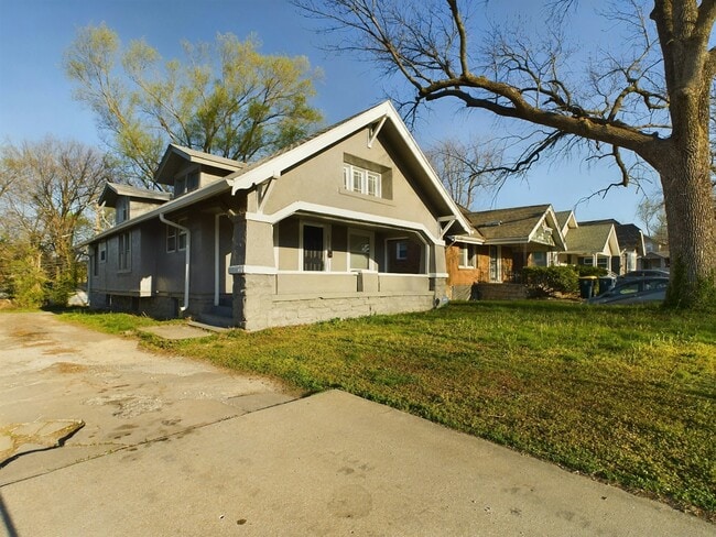 5912 Paseo Boulevard - 5912 Paseo Blvd Kansas City MO 64131 | Apartment ...