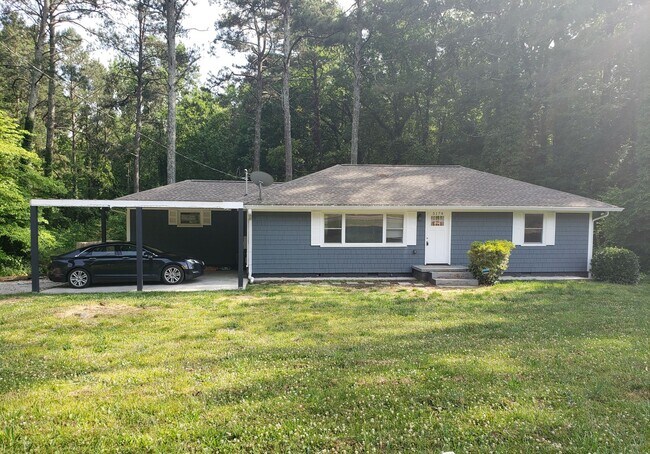 Home on private 6 Acre lot in SW Atlanta! - 5174 Campbellton Rd SW ...