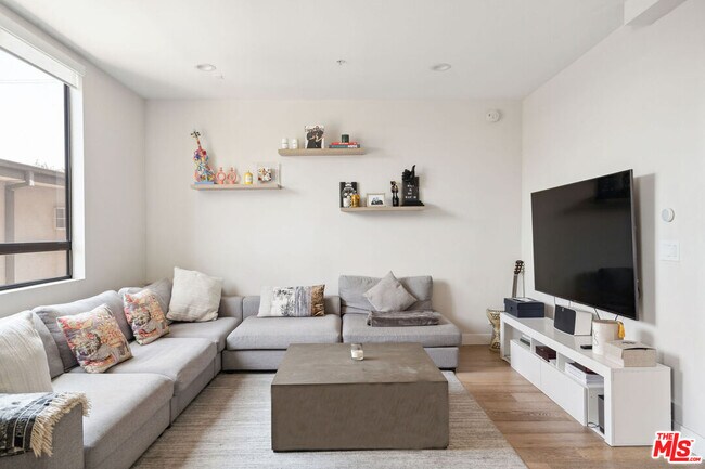 1238 S Holt Ave - 1238 S Holt Ave Los Angeles CA 90035 | Apartment Finder