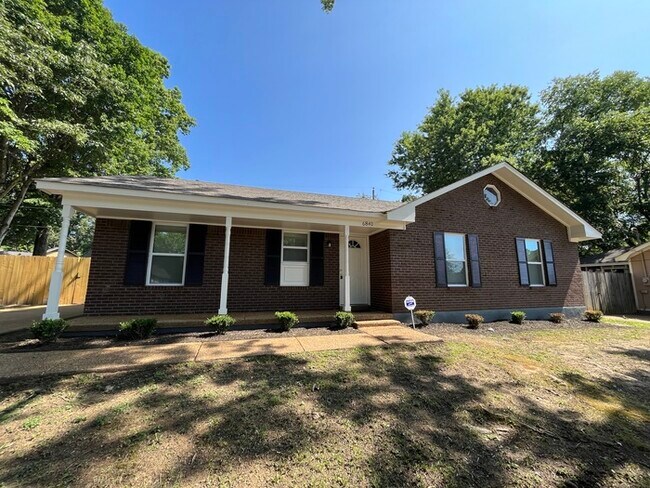 HALF OFF FIRST MONTH'S RENT! - 6840 Innsbrook Cove Memphis TN 38115 ...