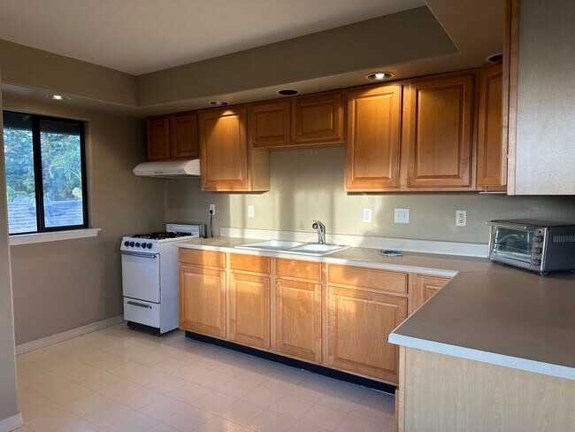 Makawao - 2-bedroom, upstairs corner unit,... - 2721 Aina Lani Dr ...