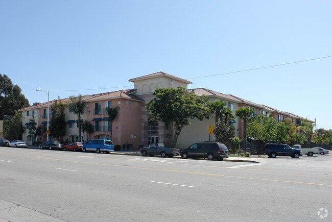 Gateway Plaza Apartments - 1719 S Oxnard Blvd Oxnard CA 93030 ...