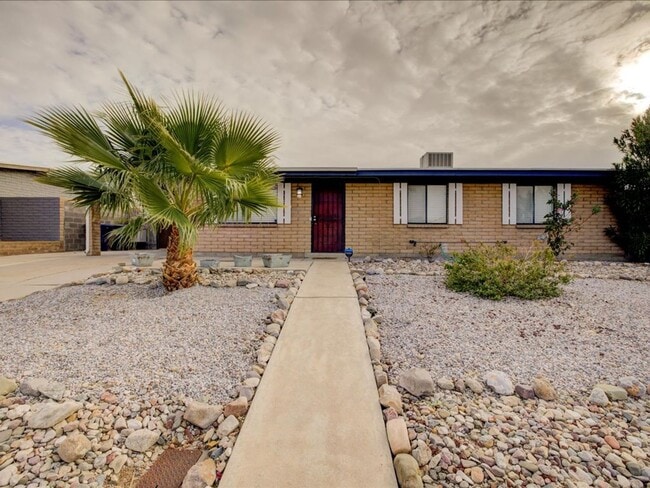 EAST SIDE LOCATION WITH PRIVATE POOL!! - 9800 E Victoria Ln Tucson AZ ...