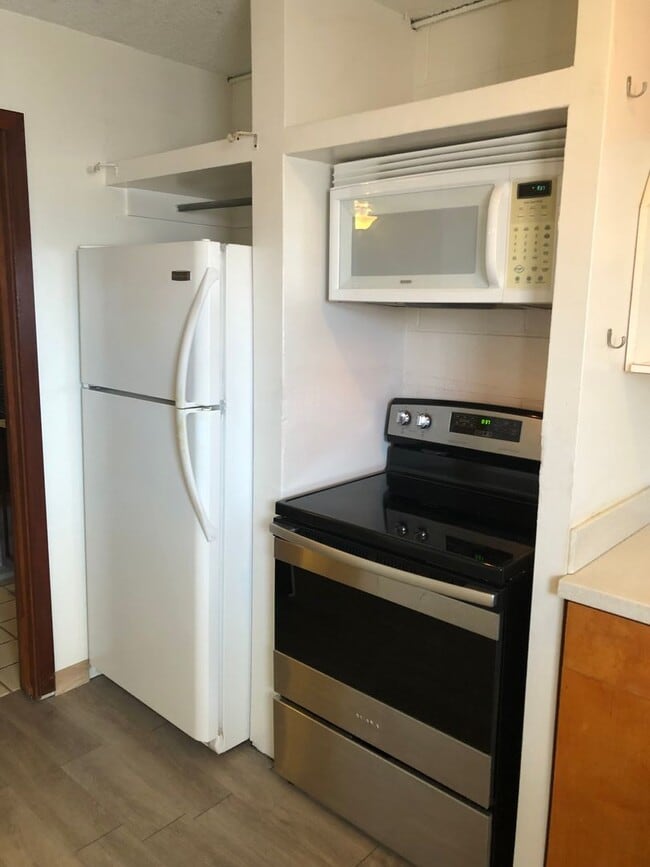 Cozy 1 bedroom Apartment in Liliha $1550 monthly with 1 assigned ...