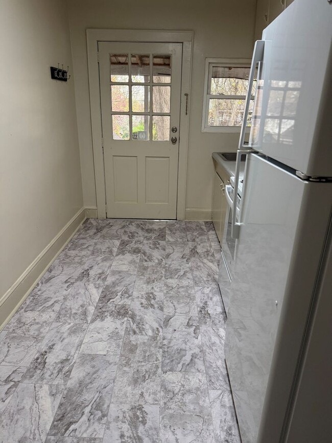 1 bedroom 1 bathroom -Move In Special $500 off first full month - 2326 ...