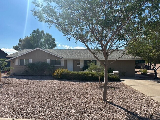 Tempe Single Level Home With Private Pool ... - 1901 E Palmcroft Dr ...