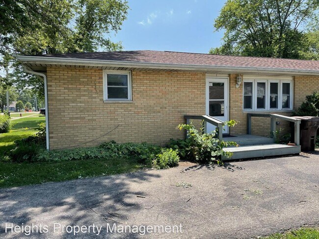 2 br, 1 bath House - 619 N Main St Unit 1 - 619 N Main St Hanna City IL ...