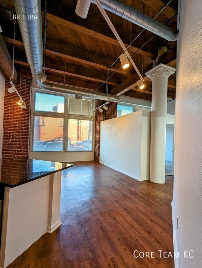 One bedroom with den in River Market - 201 W 4th St Kansas City MO ...