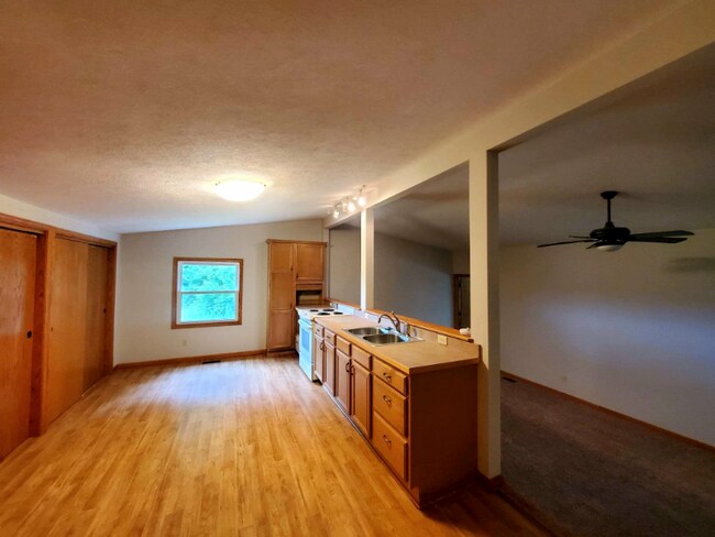 5256 N Crown Hill Rd - 5256 N Crown Hill Rd Orrville OH 44667 ...