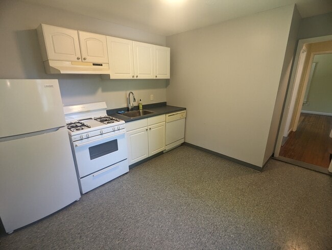 809 Gage St - 809 Gage St Bennington VT 05201 | Apartment Finder