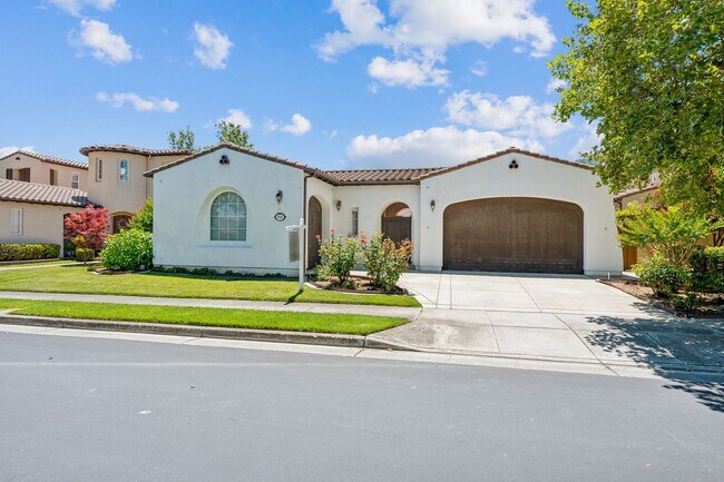 Gorgeous Eagle Ridge home overlooking the ... - 1961 St Andrews Cir ...