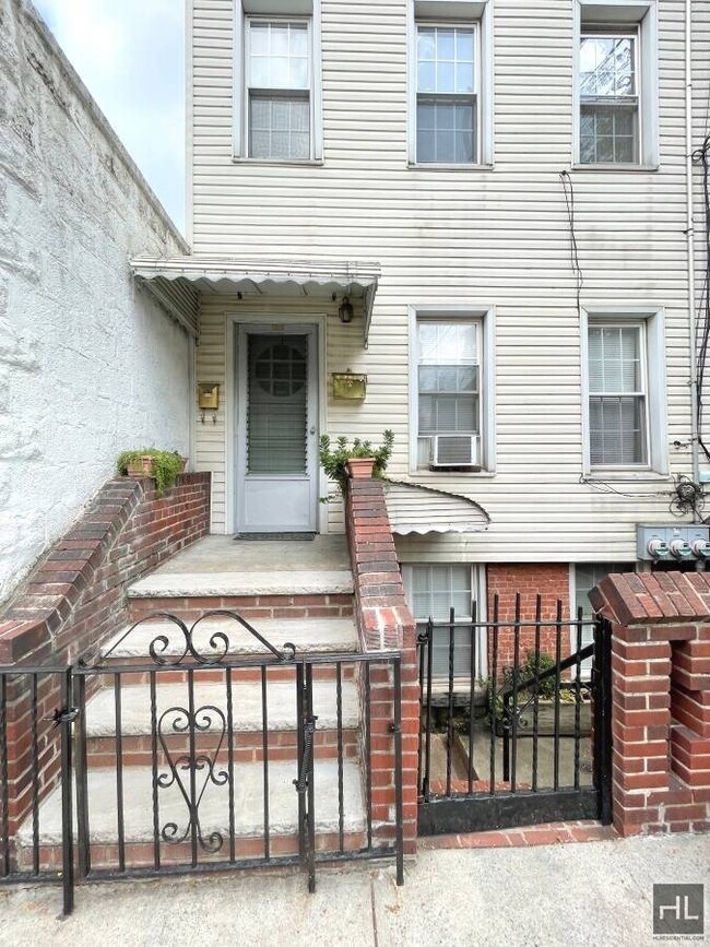 25 ROAD - 18-07-18-25 25th Rd Queens NY 11102 | Apartment Finder