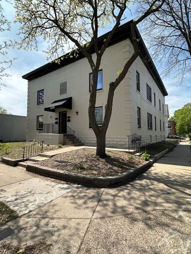 Powderhorn Upper Level Apartment, In Unit ... - 3200 Bloomington Ave ...