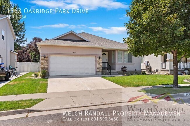 Large Single-Family Home in Farmington - 1563 Oakridge Park Dr ...