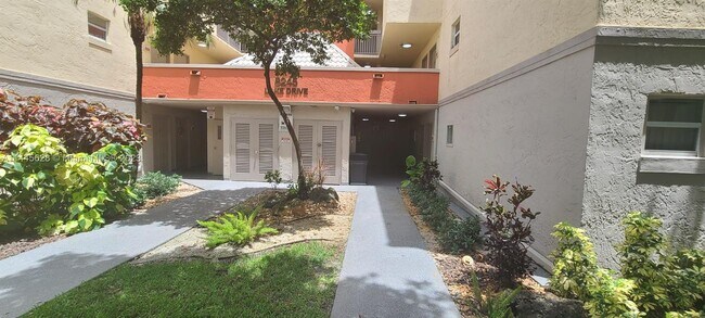 8245 Lake Dr - 8245 Lake Dr Doral FL 33166 | Apartment Finder